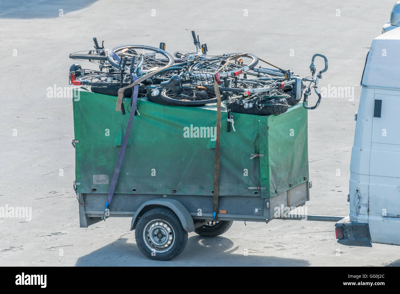 Full trailer hi-res stock photography and images - Alamy