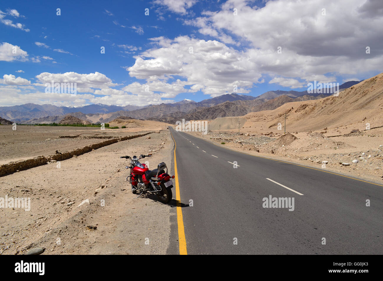 Lone Road - A view of Leh-Manali highway stretching out to the horizon ...