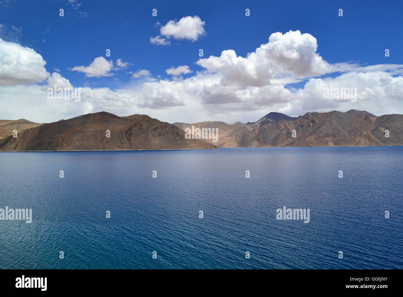 Brilliant blue waters of Pangong Tso - Shades of Blue Stock Photo - Alamy