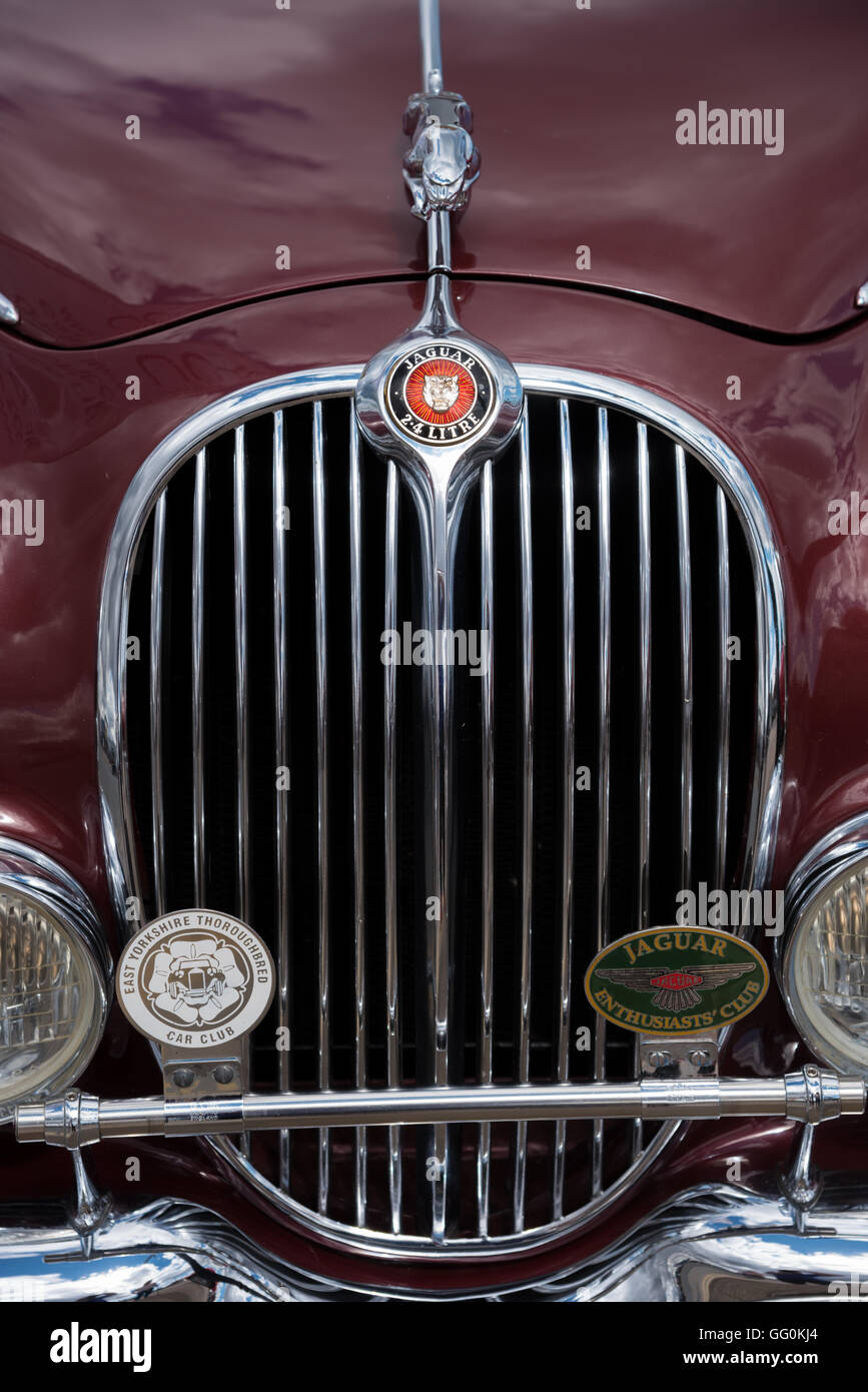 Jaguar mk2 front grille Stock Photo - Alamy