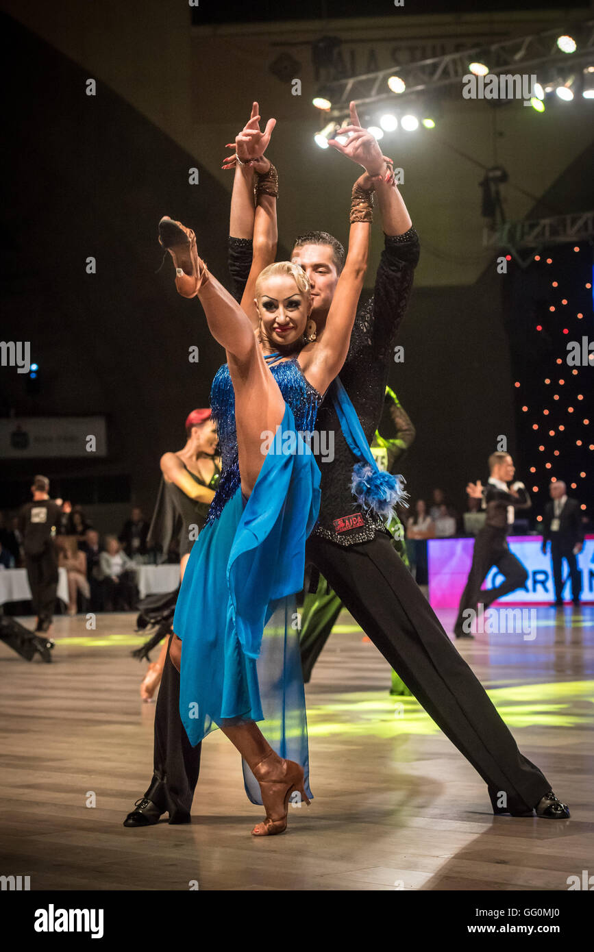 dancers dancing latin dance Stock Photo - Alamy