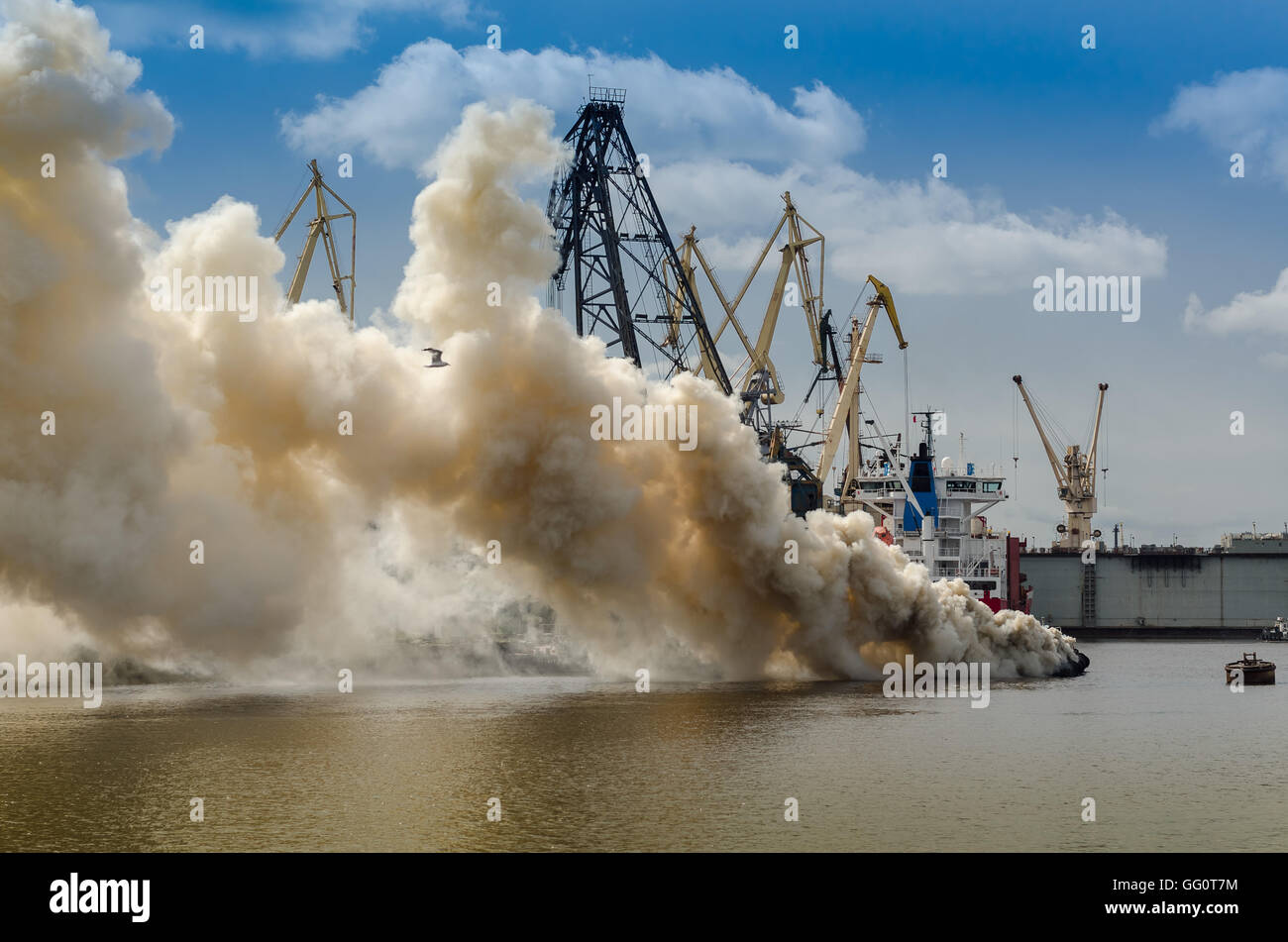 Fire boat crane hi-res stock photography and images - Alamy