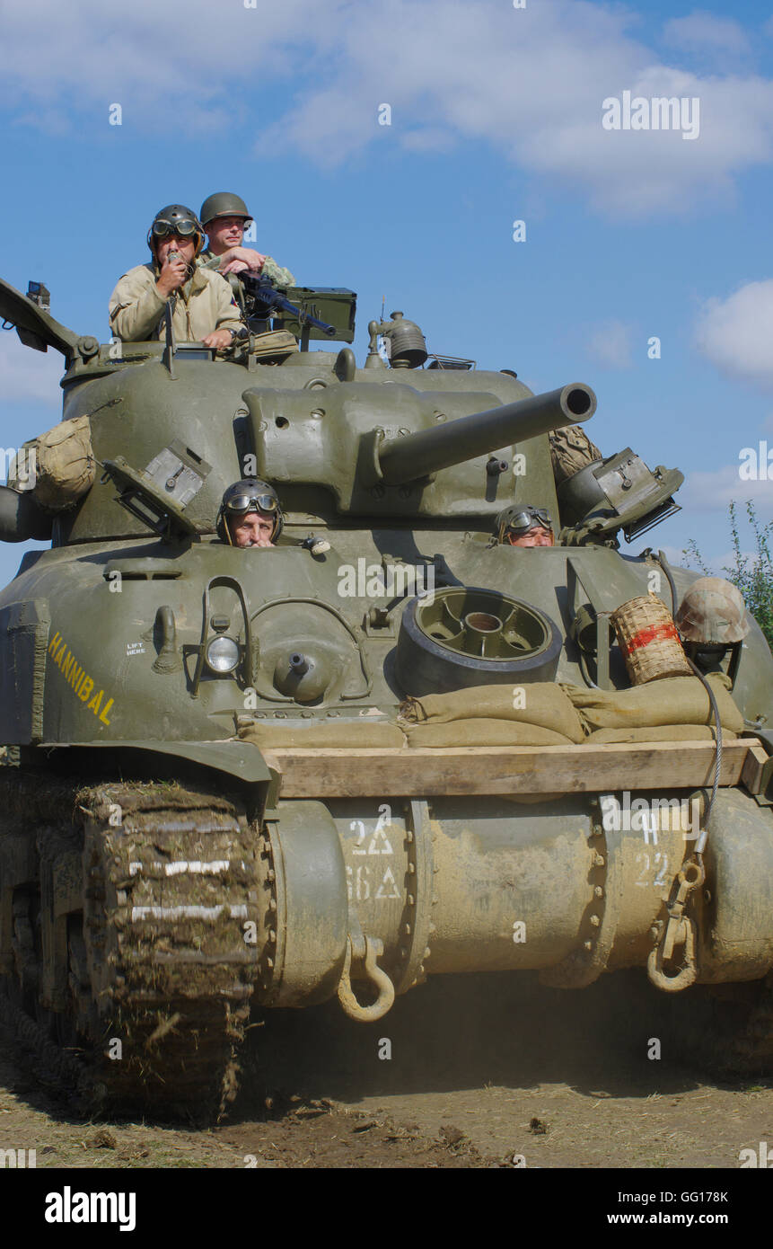 Ww2 sherman tank hi-res stock photography and images - Alamy