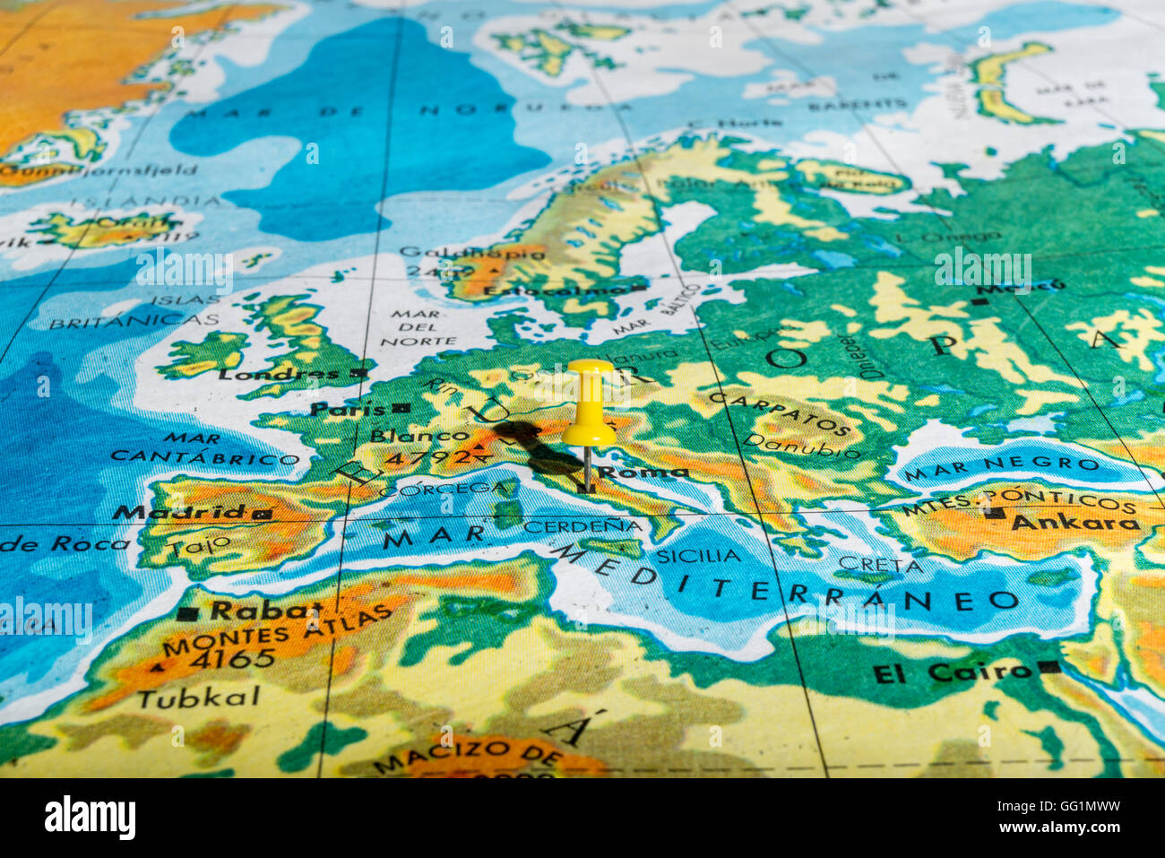 Pin indicating the city of Rome on a map in Spanish language Stock ...