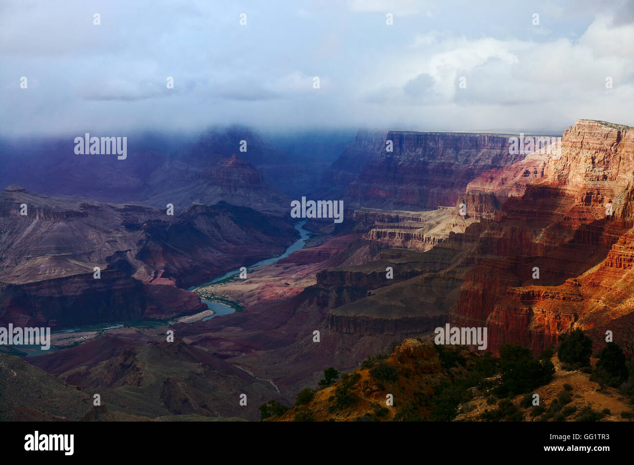 Yosemite national park full moon hi-res stock photography and images ...