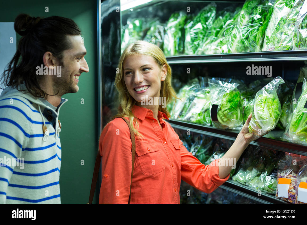 Female 30s stall vegetables hi-res stock photography and images - Alamy