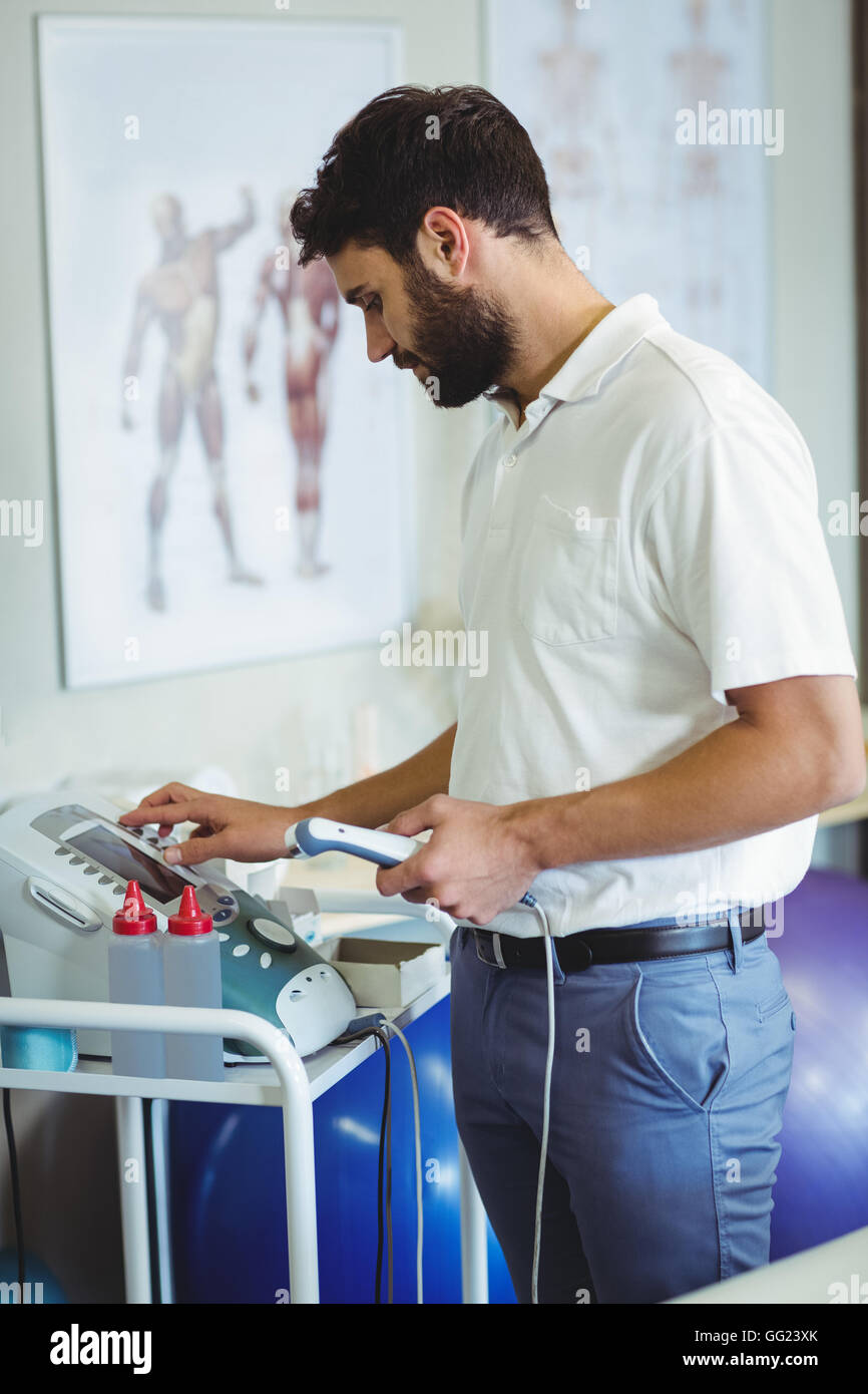 Physiotherapist using therapeutic ultrasound hi-res stock photography ...