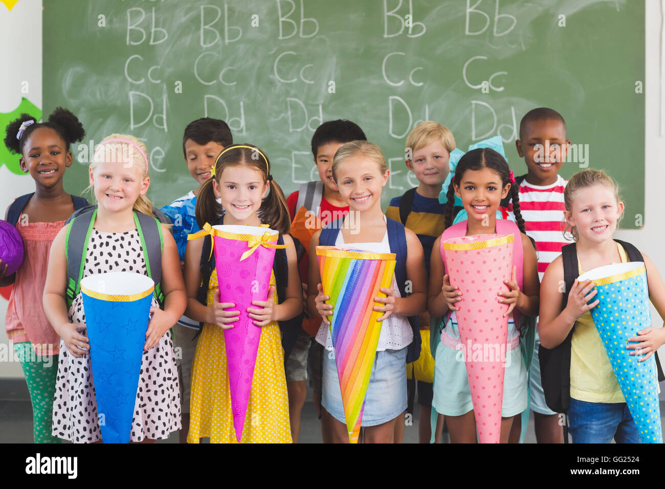 Happy kids hi-res stock photography and images - Alamy