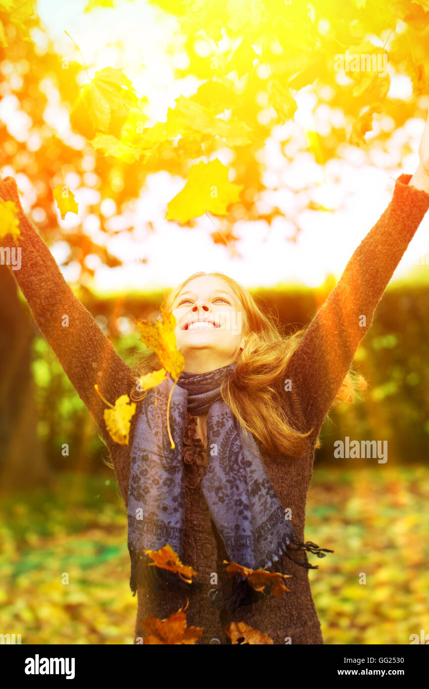 Autumn leaves falling hi-res stock photography and images - Alamy