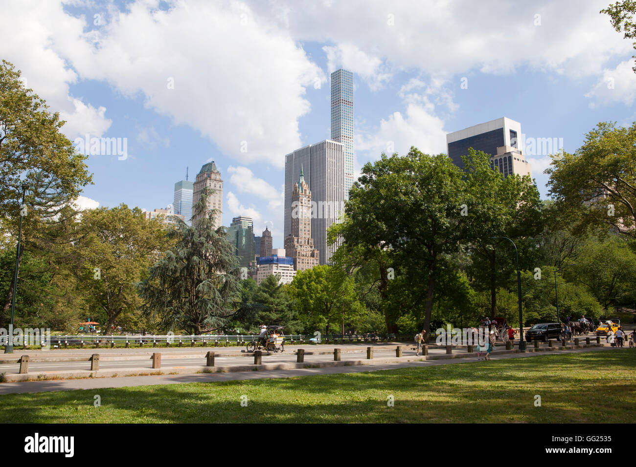 Walk through central park hi-res stock photography and images - Alamy
