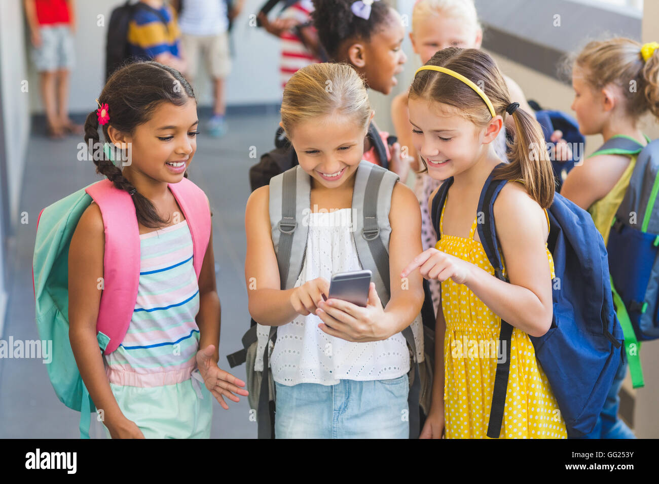 School kids using mobile phone hi-res stock photography and images - Alamy