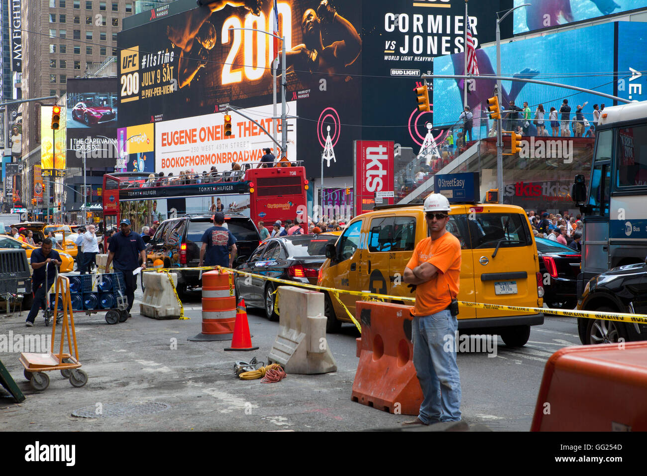 Times square construction hi-res stock photography and images - Alamy