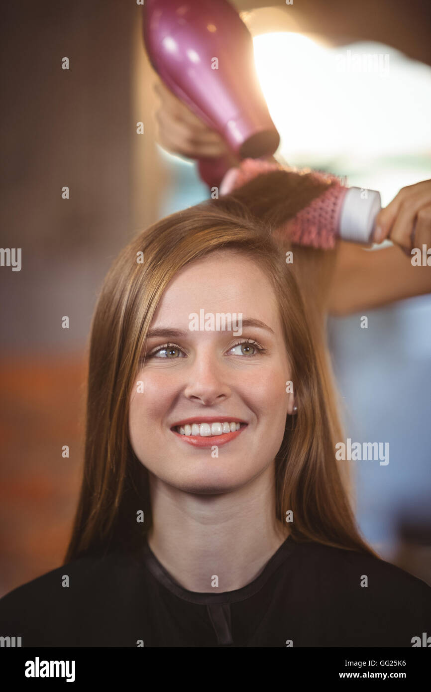 Talking woman hairdresser hi-res stock photography and images - Alamy