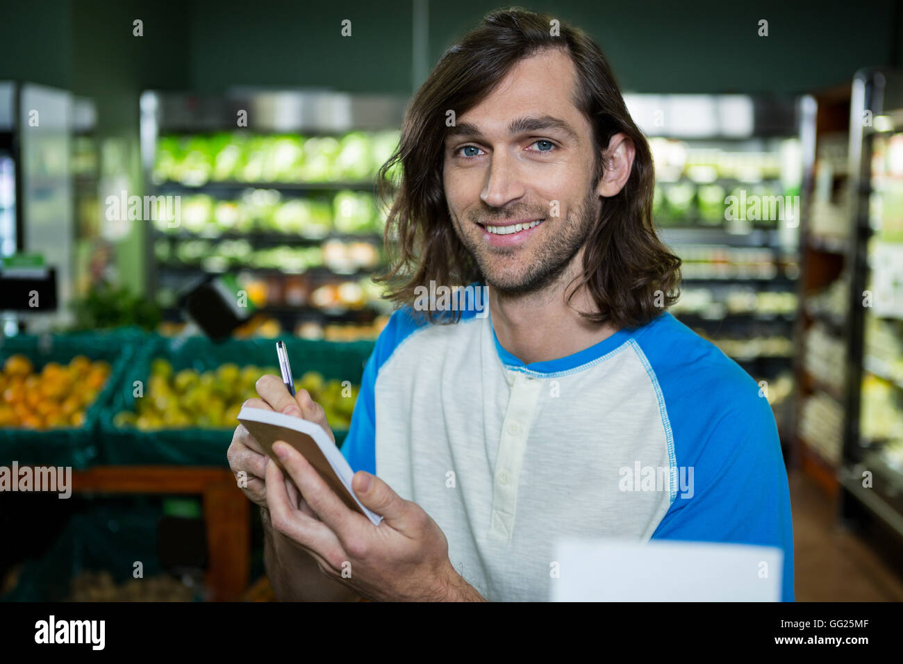 Consumer checklist hi-res stock photography and images - Alamy