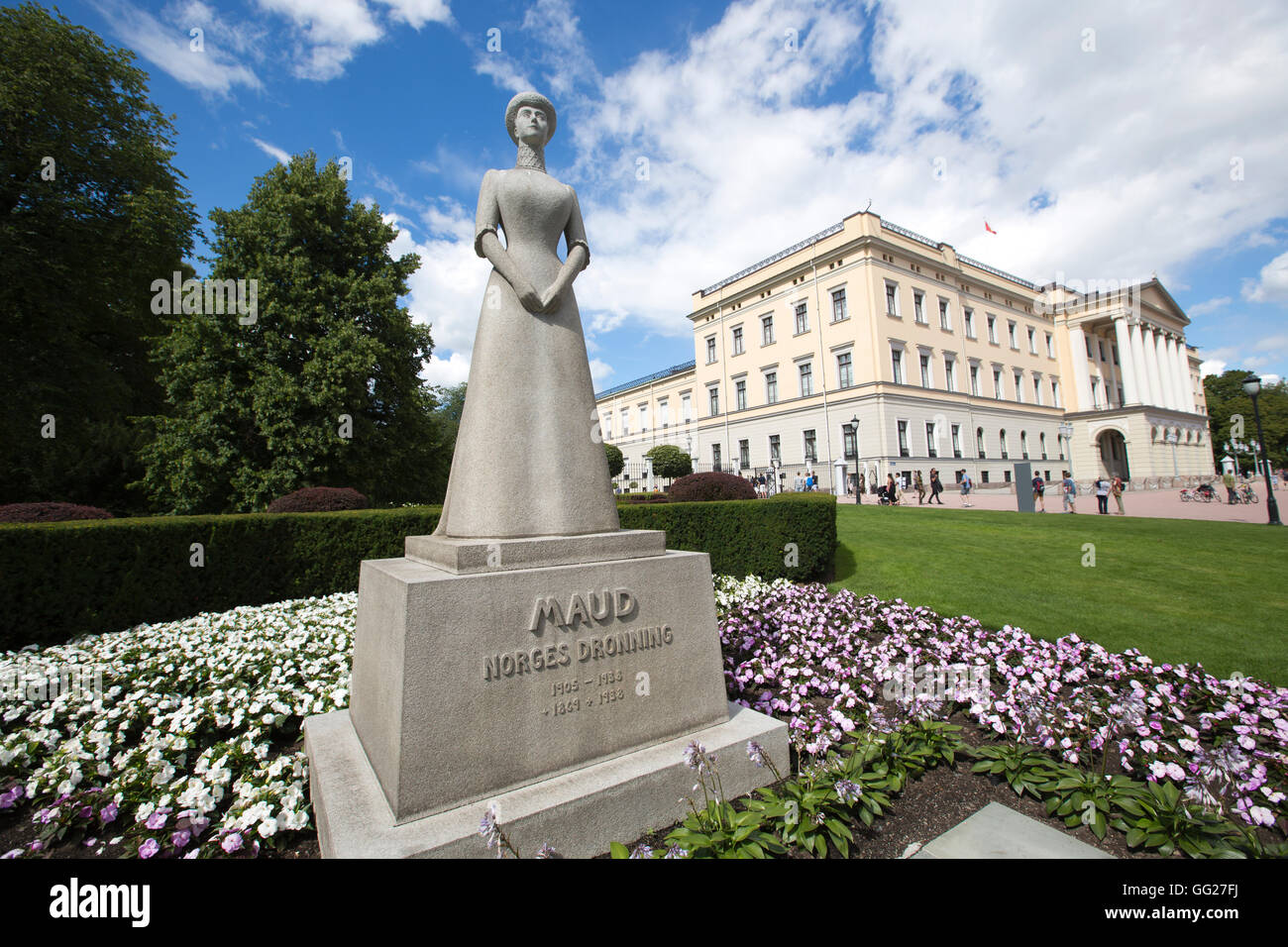 Statue of Queen Maud by Ada Madsen (1959) in the grounds of the Royal ...