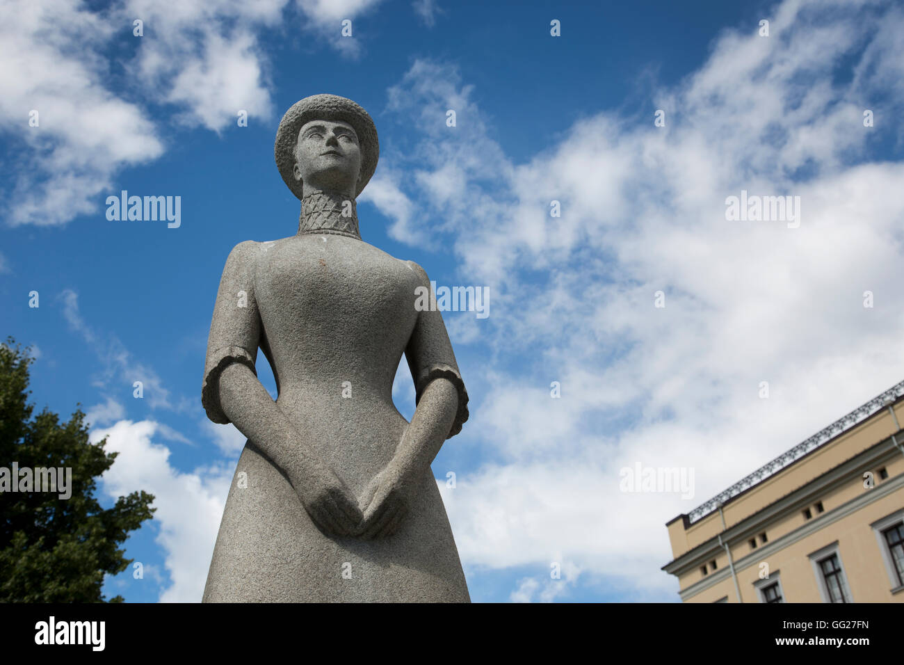 Statue of Queen Maud by Ada Madsen (1959) in the grounds of the Royal ...