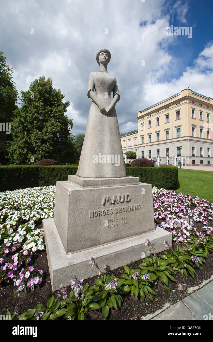 Statue of Queen Maud by Ada Madsen (1959) in the grounds of the Royal ...