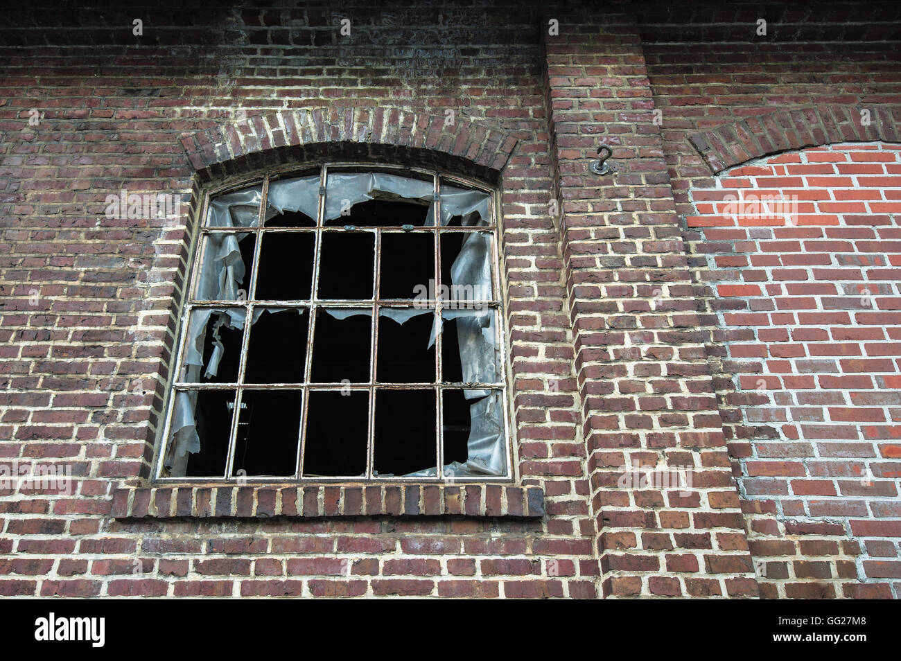 Old brickwall building with broken window Stock Photo - Alamy