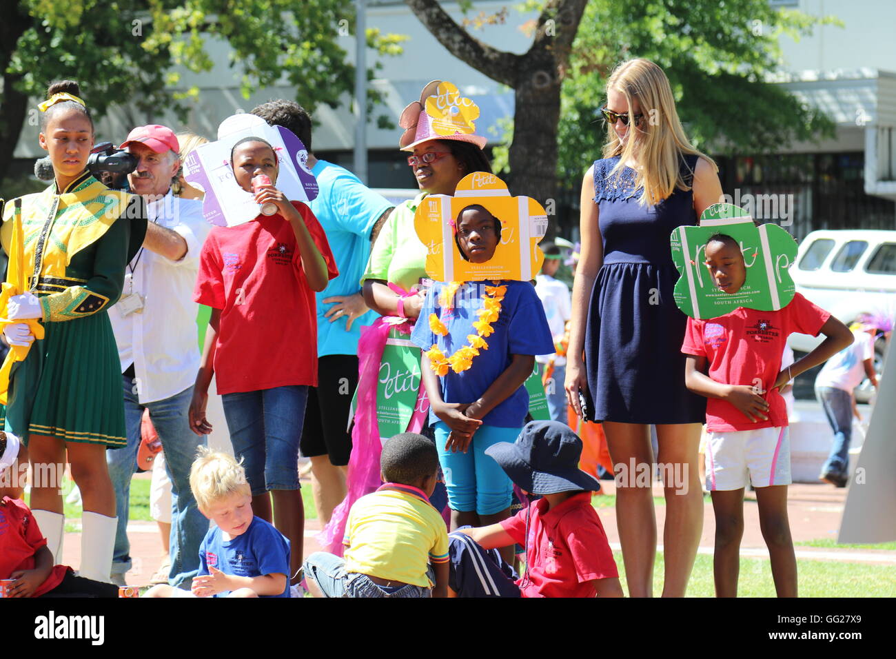 Colorful outfits hi-res stock photography and images - Alamy
