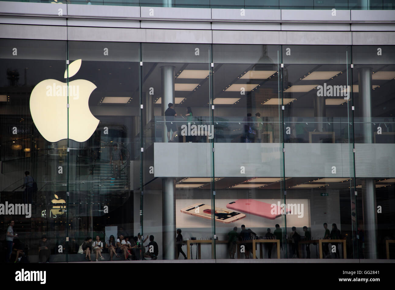 Apple store ifc centre hong kong hi-res stock photography and images ...