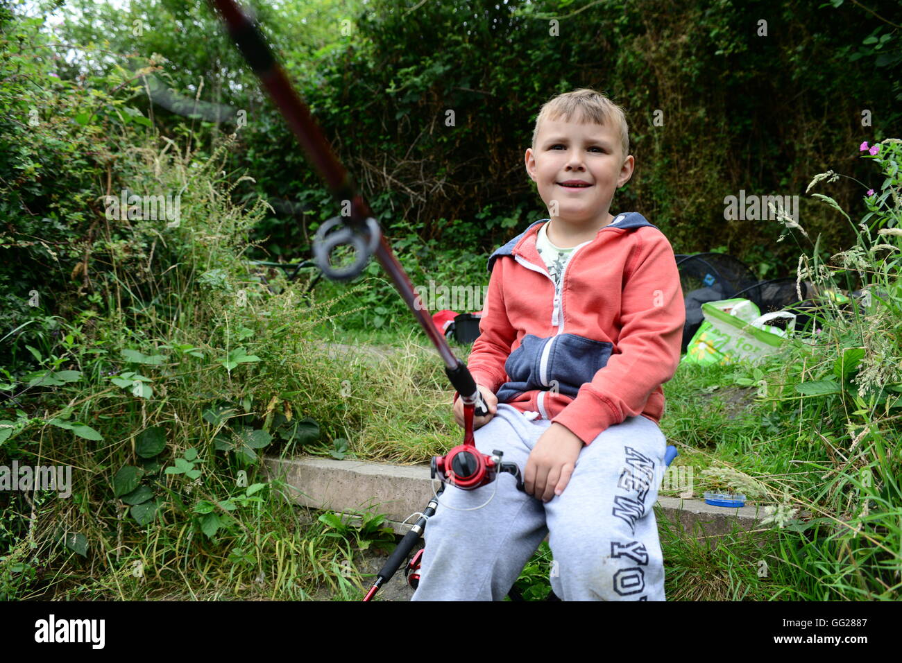 Boy fish fishing hi-res stock photography and images - Alamy