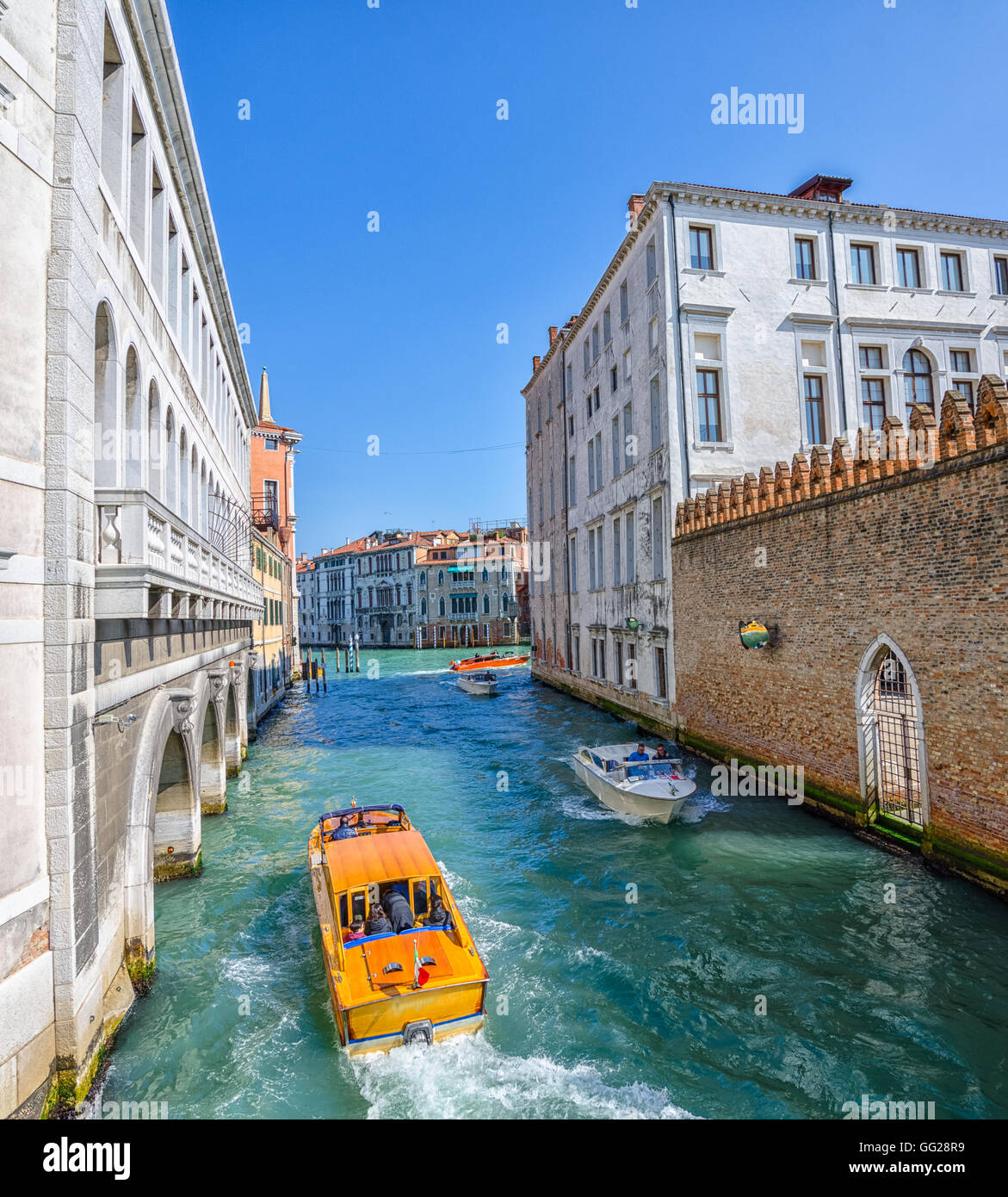 Venetian channels hi-res stock photography and images - Alamy