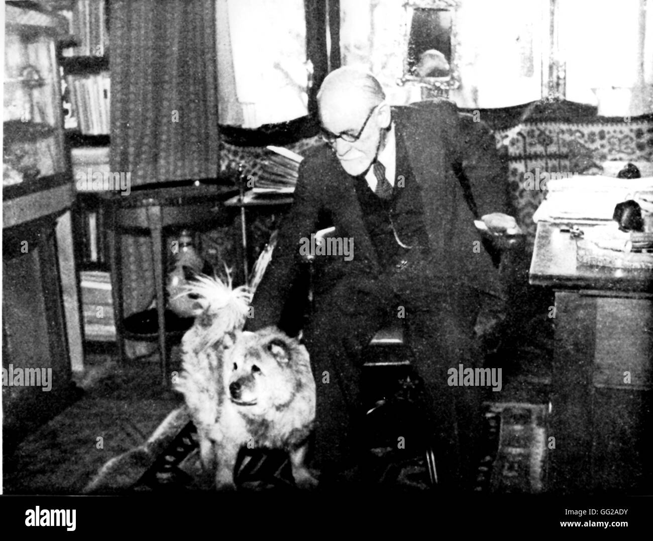 Sigmund freud desk hi-res stock photography and images - Alamy
