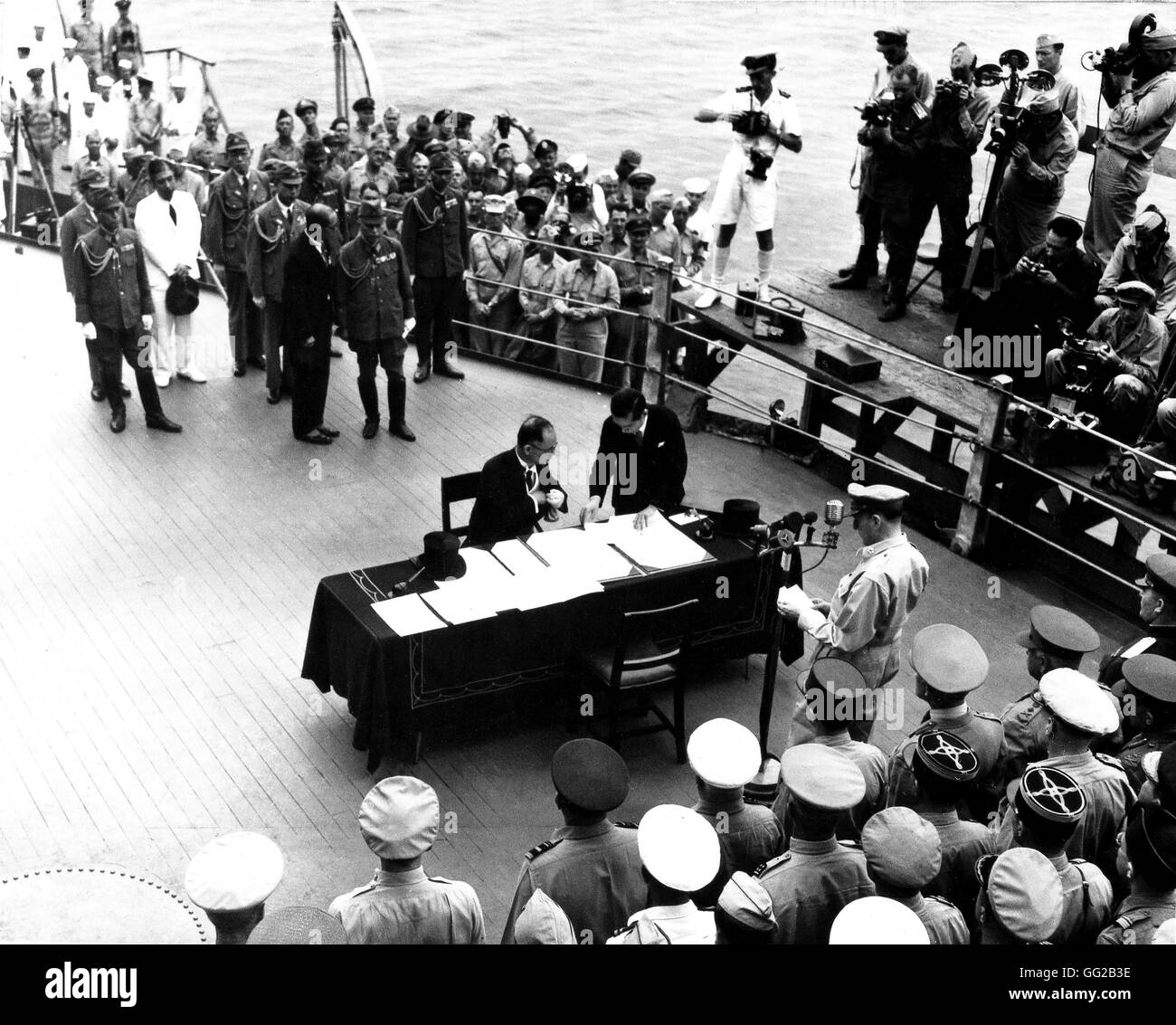 Japanese surrender 1945 hi-res stock photography and images - Alamy