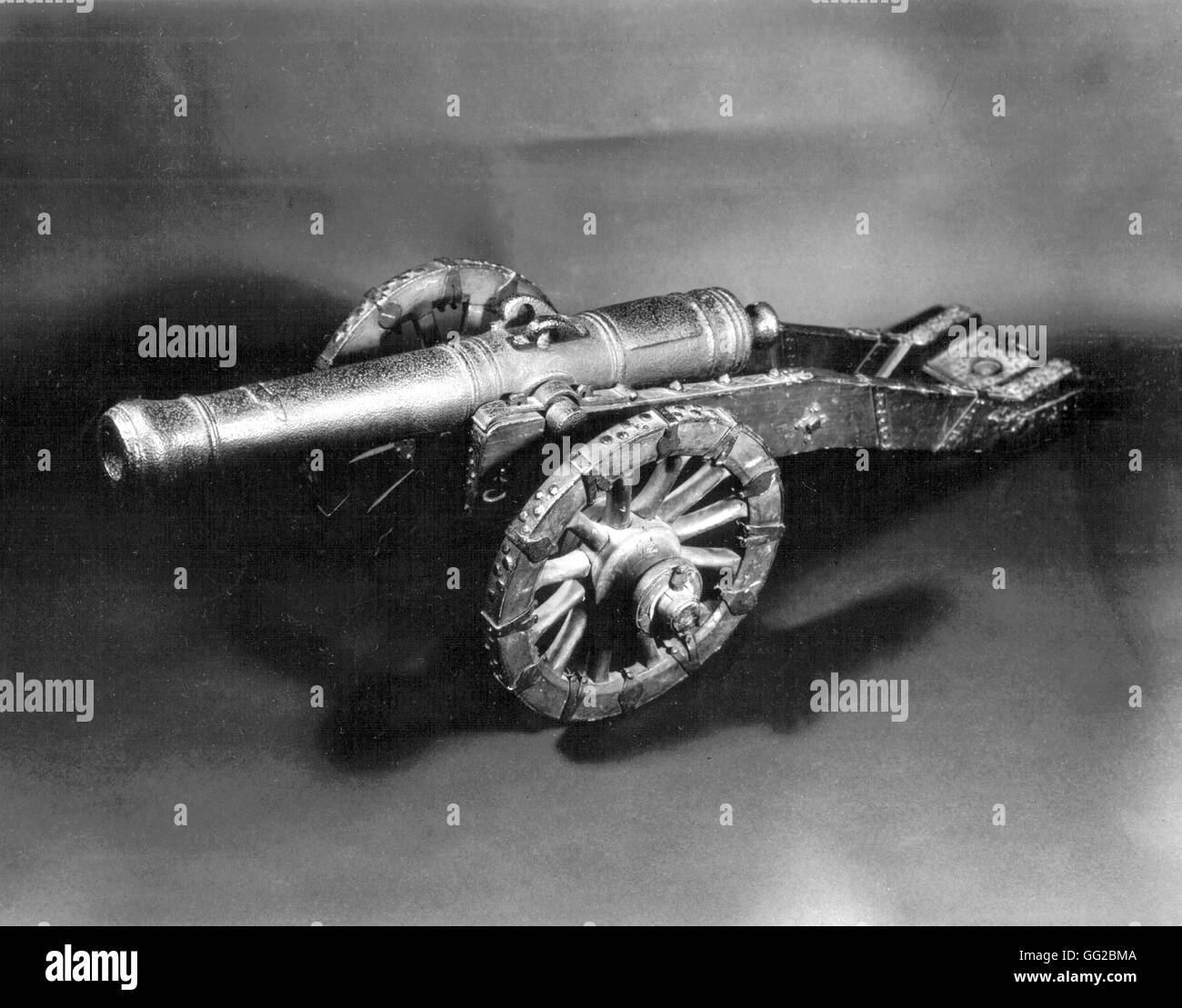 Paris guns Black and White Stock Photos & Images - Alamy