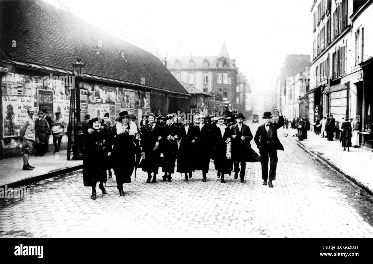 Suffragettes demonstrating in Paris 1913 France Stock Photo - Alamy
