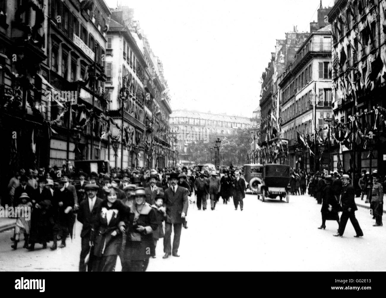 The parade of the victory in Paris: crowd after the troops' parade on ...