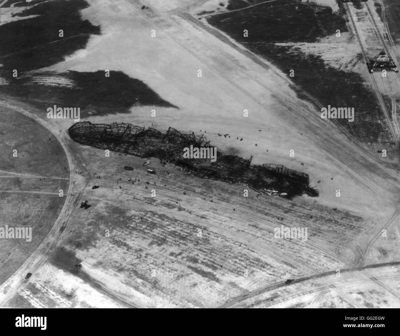 Dirigible 'Hindenburg''s wreck after its explosion 1937 Germany ...