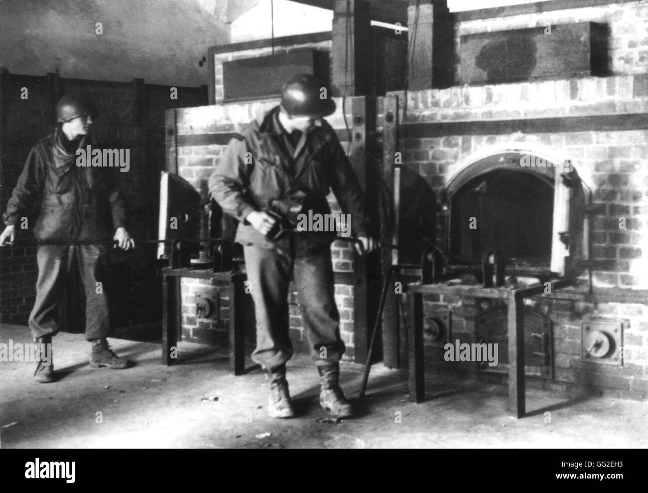 American soldiers by the crematory ovens of Dachau concentration camp ...