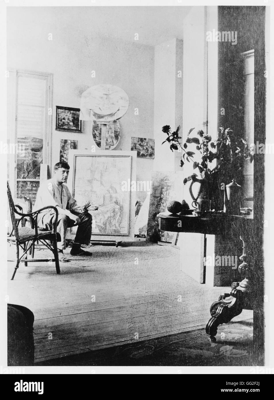 Georges Braque in his studio 1910 France Stock Photo - Alamy