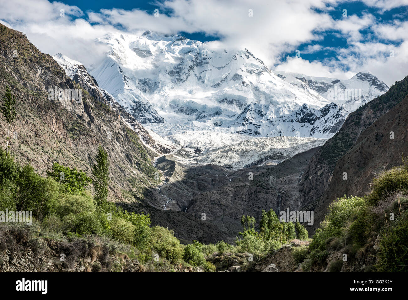 Rakaposhi is a mountain in the Karakoram mountain range in Pakistan ...