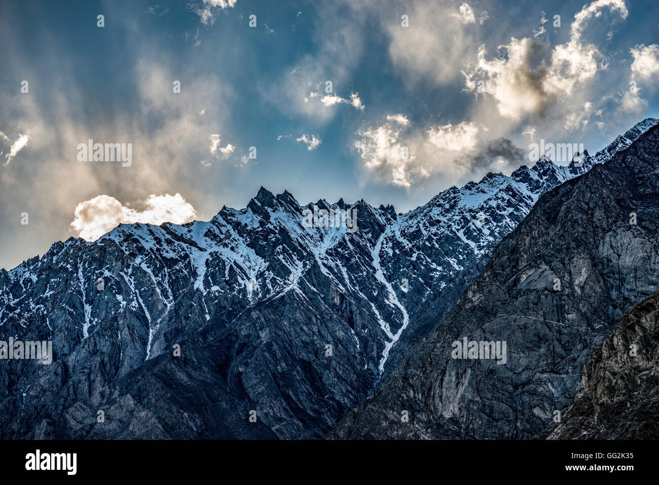 Karakoram ridge hi-res stock photography and images - Alamy