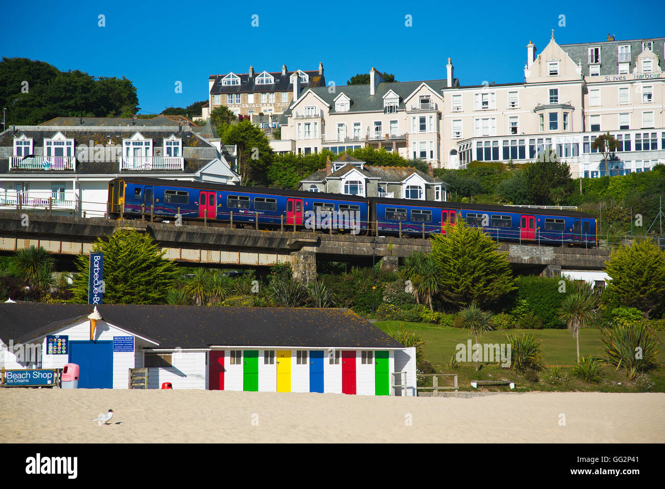 Cornwall trains hi-res stock photography and images - Alamy