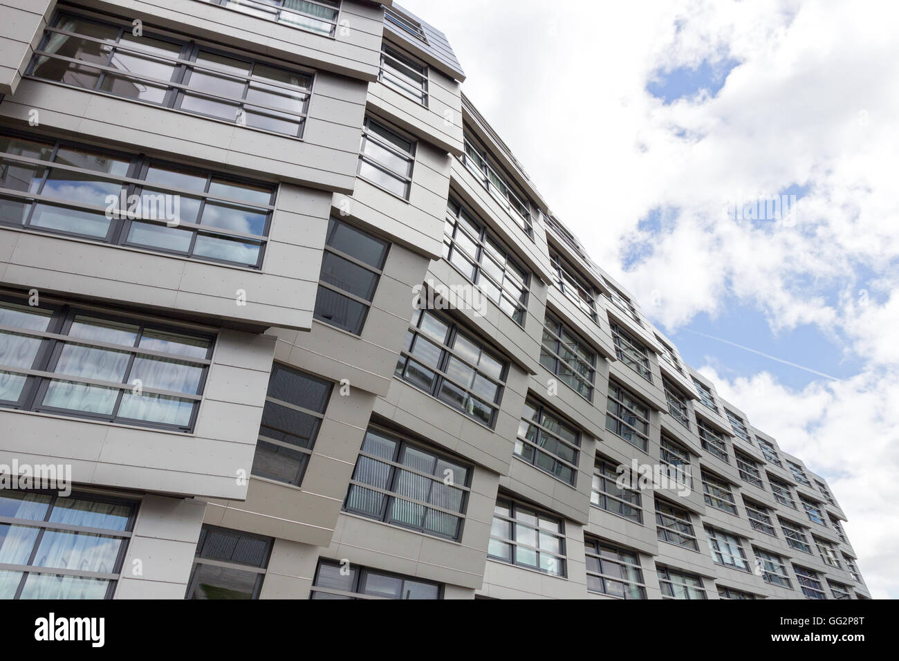 Apartment building 'The Wave' by architect Rene van Zuuk in Almere ...