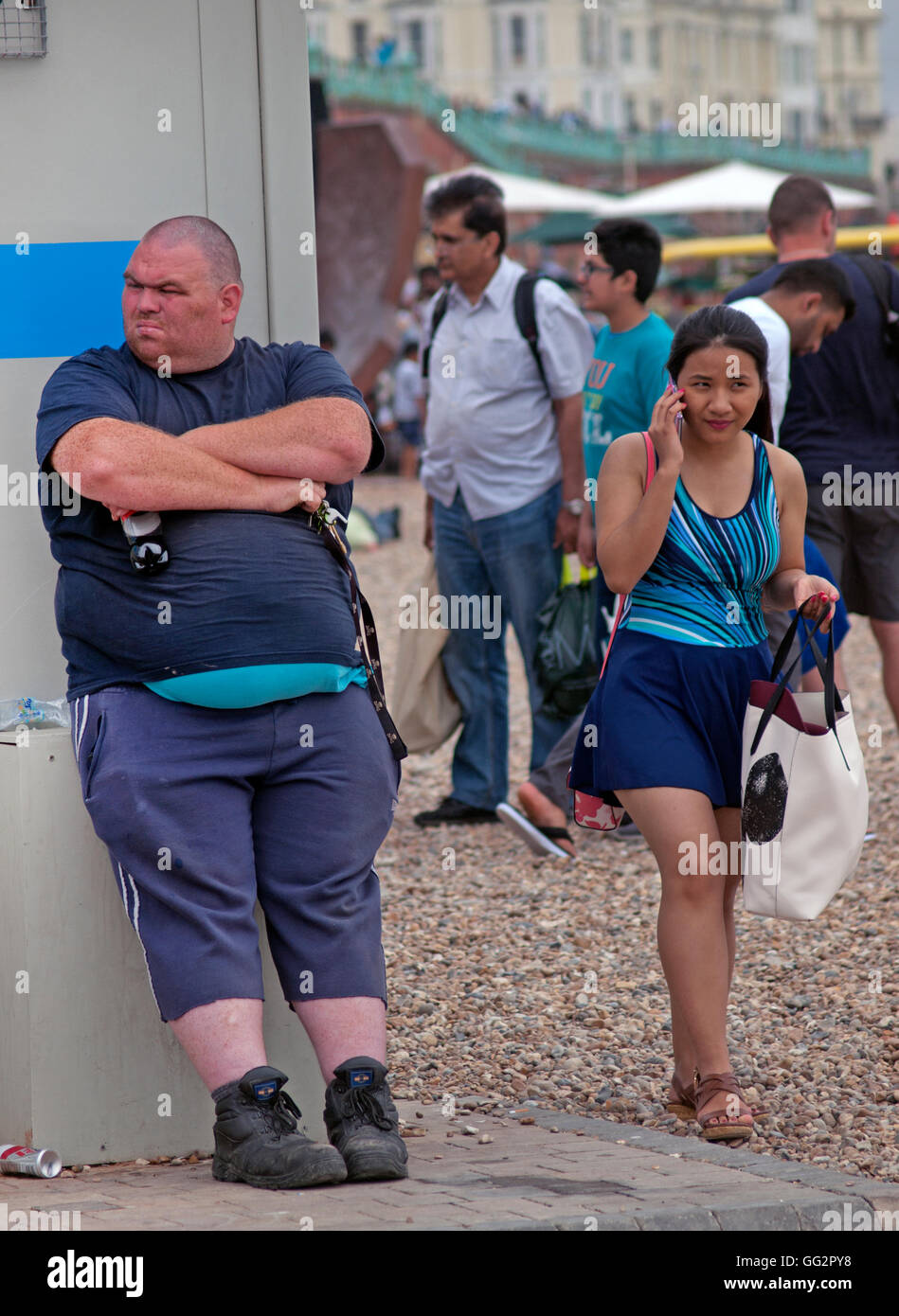 Waiting around by the beach in Brighton Stock Photo - Alamy