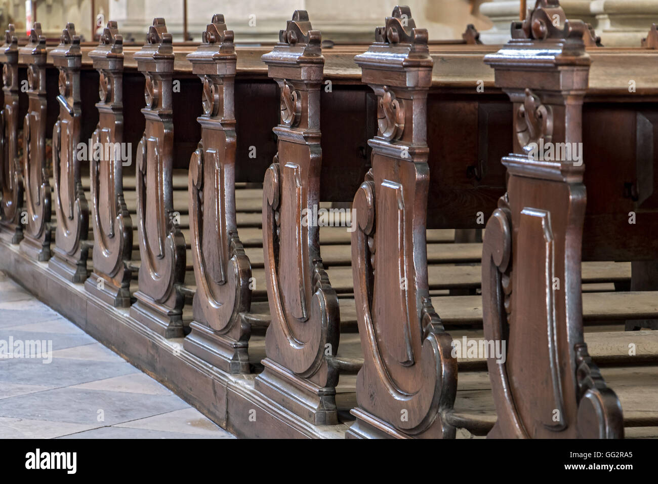 line of empty pews in the church Stock Photo - Alamy