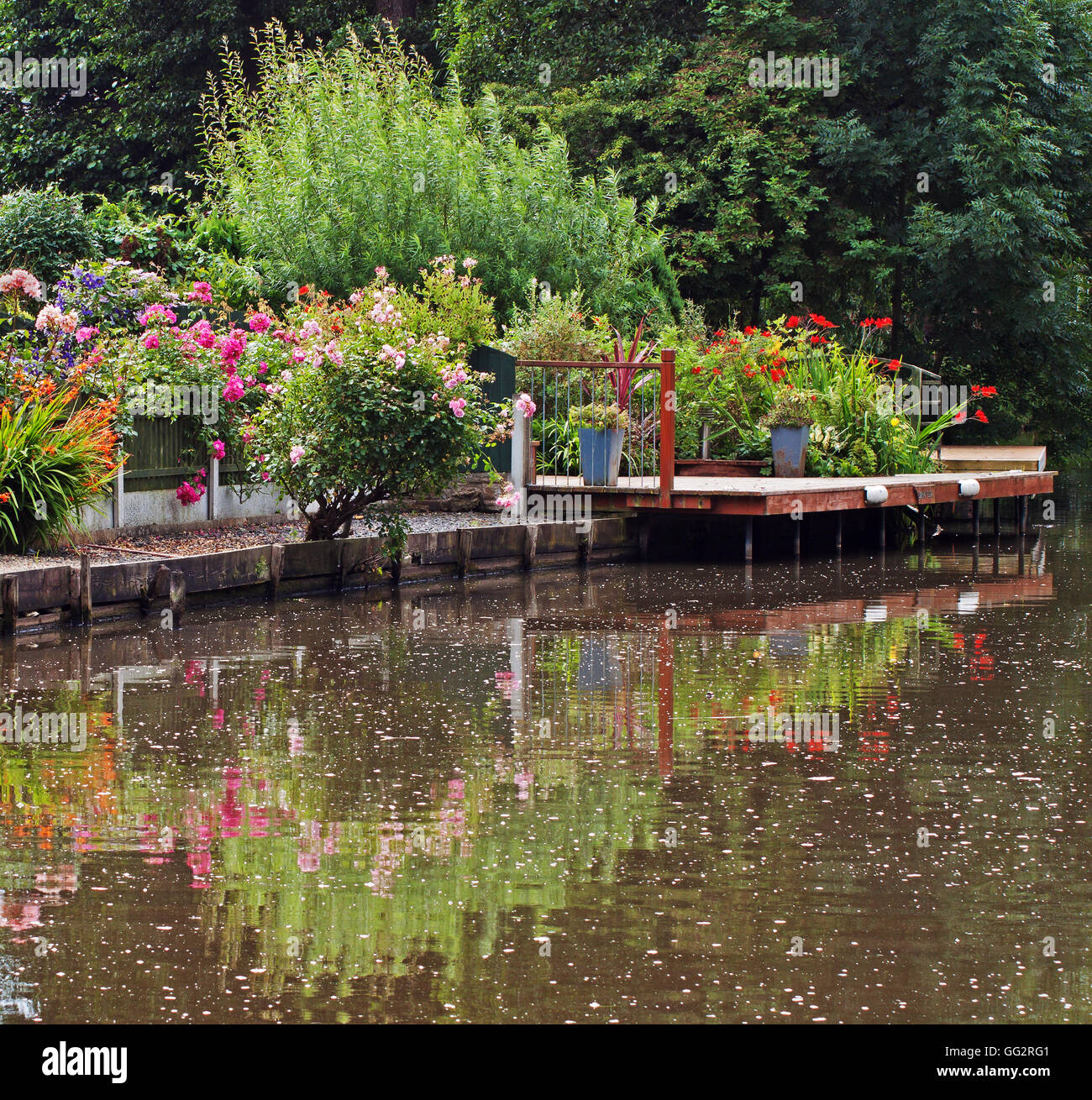 Mooring platform hi-res stock photography and images - Alamy
