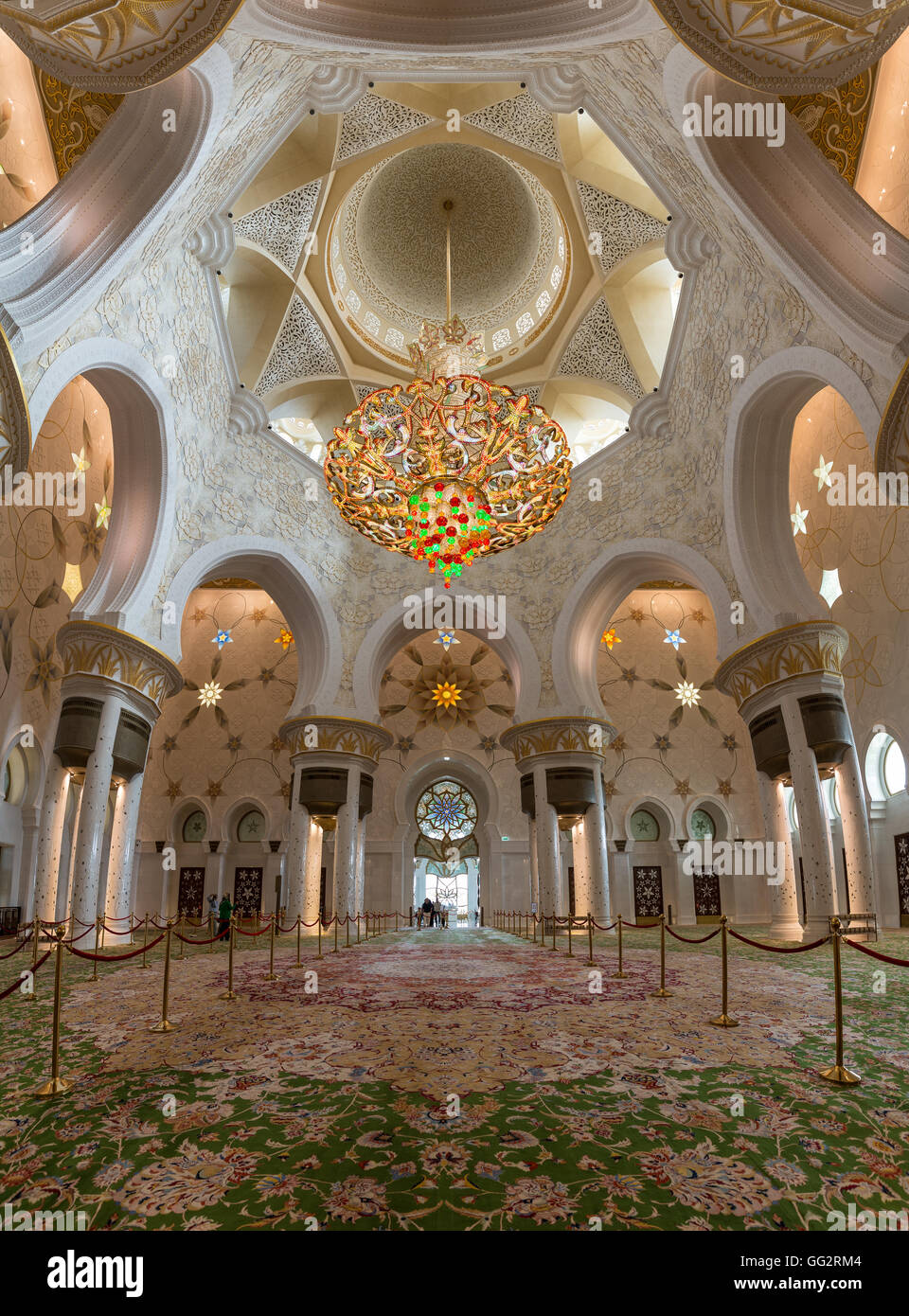 Sheikh Zayed Grand Mosque, Abu Dhabi, United Arab Emirates Stock Photo ...