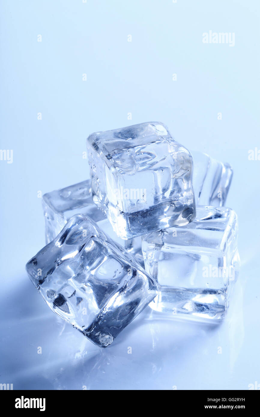 Few ice cubes hi-res stock photography and images - Alamy