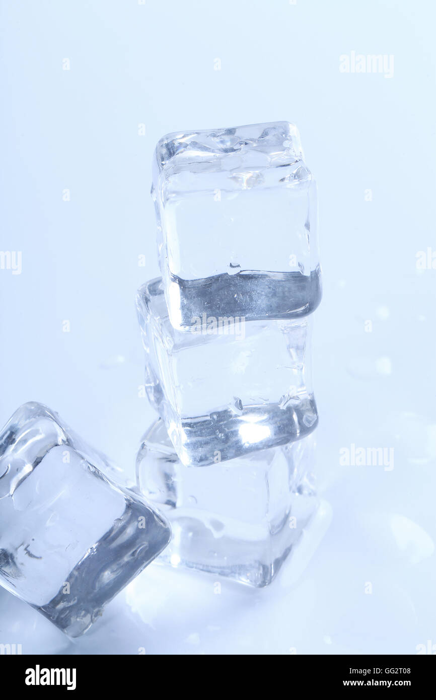 Few ice cubes hi-res stock photography and images - Alamy