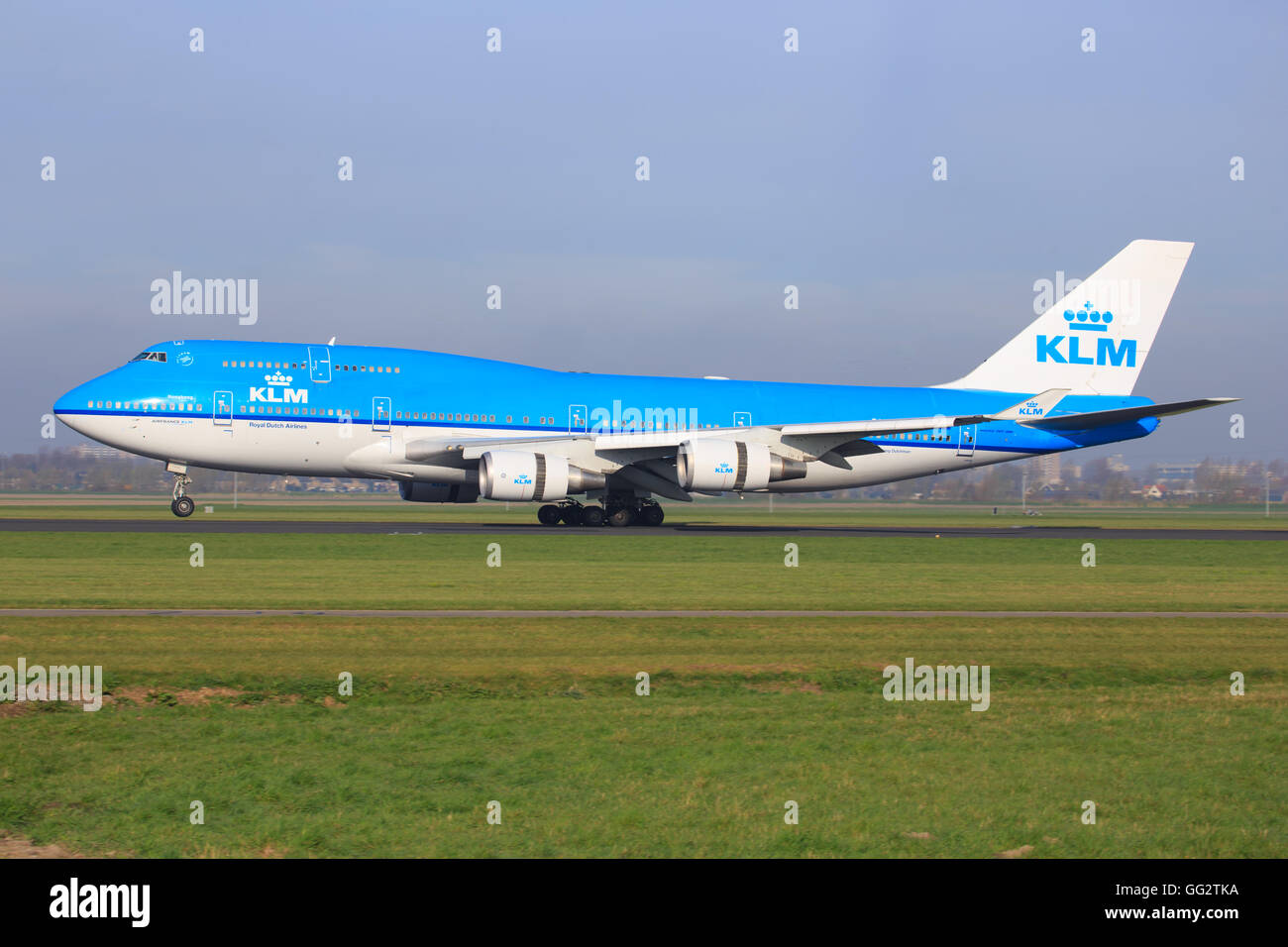 Airplane boeing 747 klm landing hi-res stock photography and images - Alamy