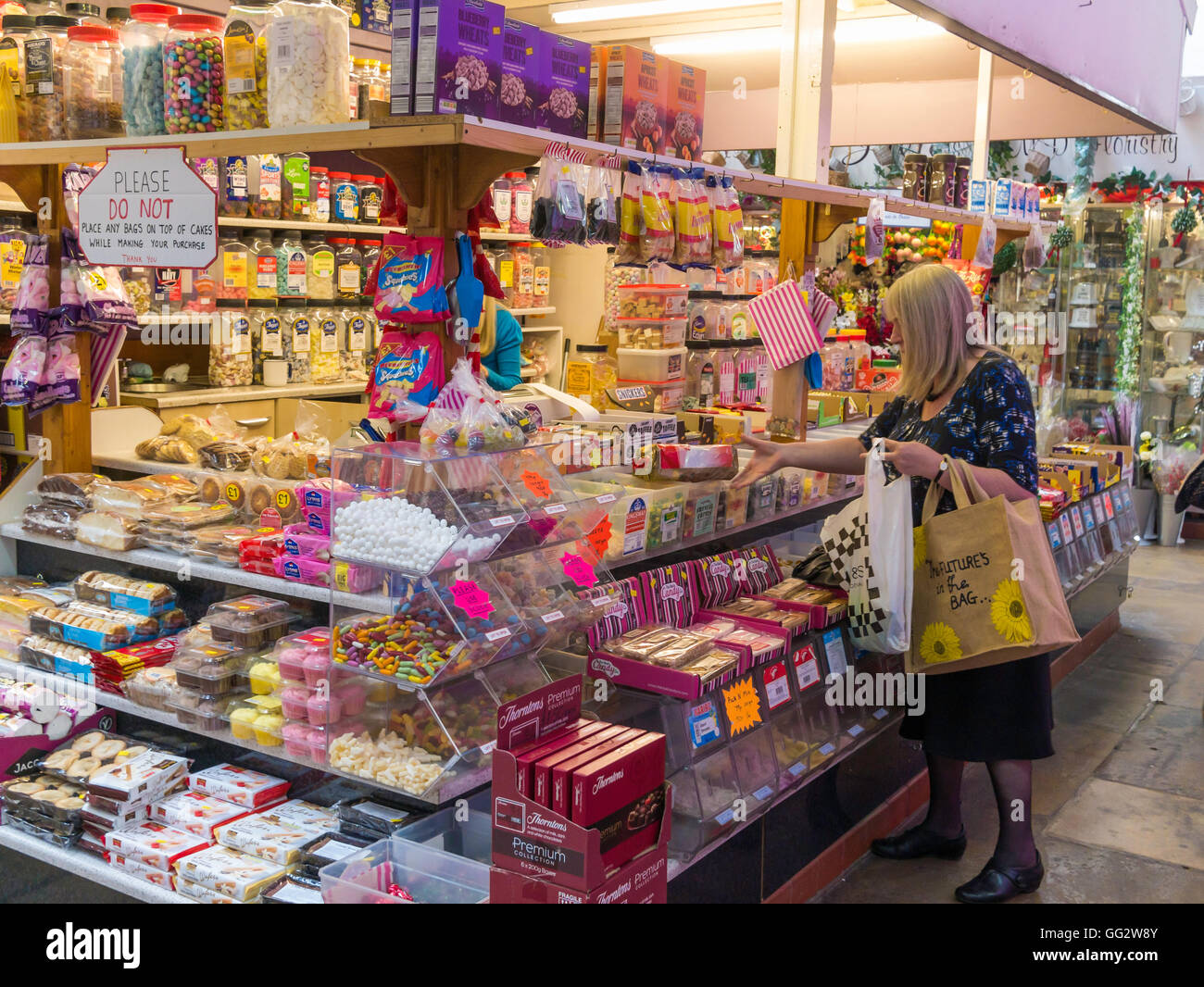 Buying sweets hi-res stock photography and images - Alamy