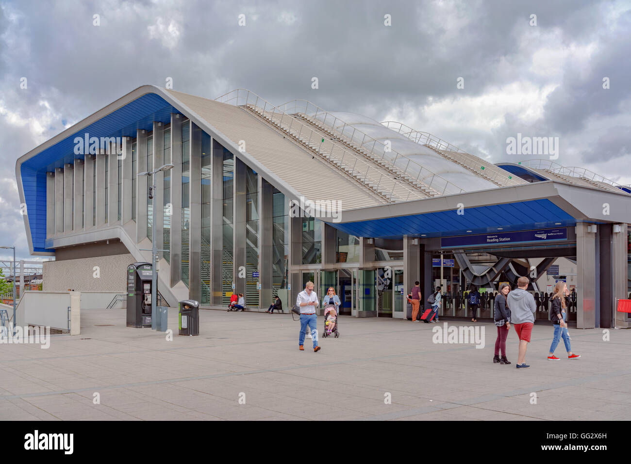 Reading train station hi-res stock photography and images - Alamy