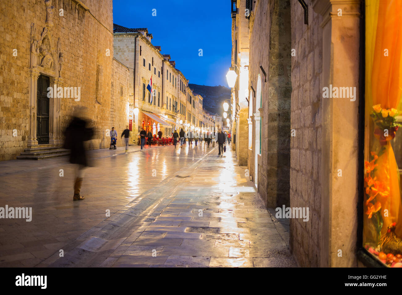 Village streets at night hi-res stock photography and images - Alamy