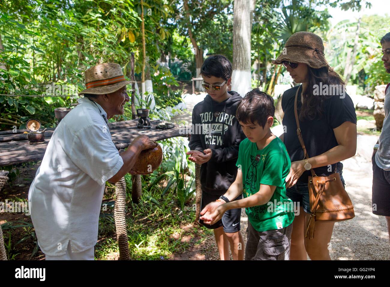 Mayan priest hi-res stock photography and images - Alamy