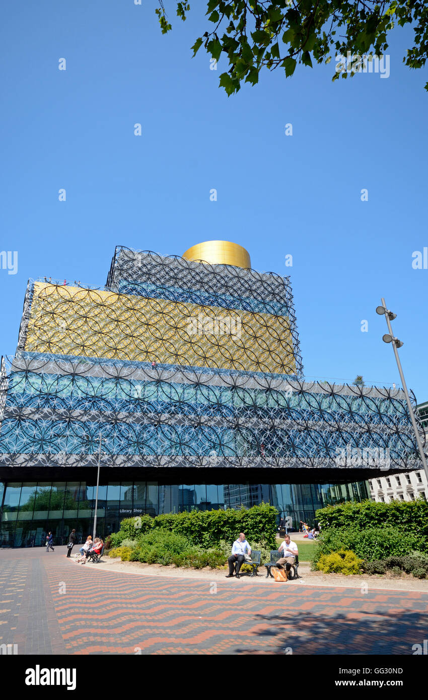 Front view of the Library of Birmingham in Centenary Square with people ...